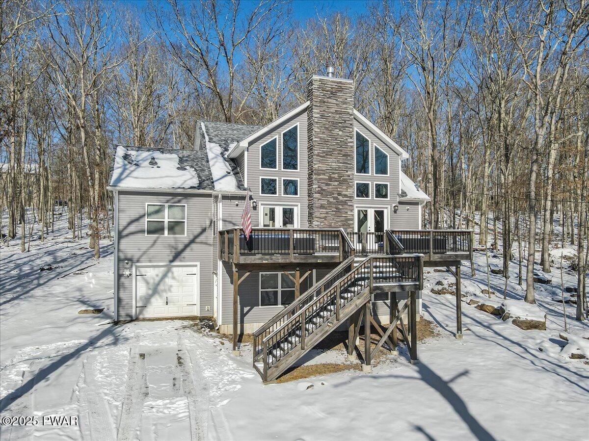 Custom-Built Masthope Chalet for Sale - 142 Lamplighter Lane - Real ...