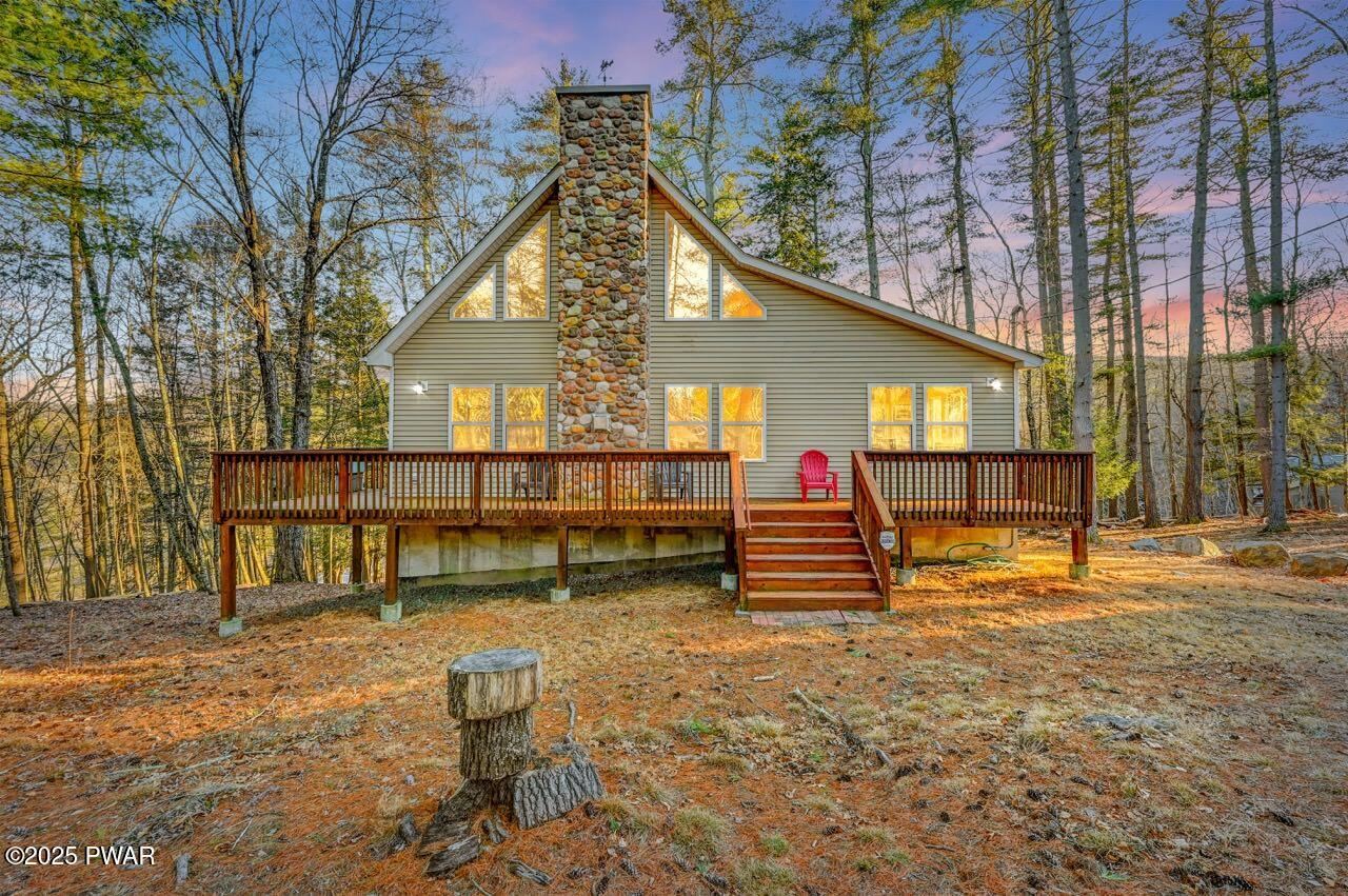 Well-Maintained Masthope Chalet For Sale - 111 Bugle Court - Real ...