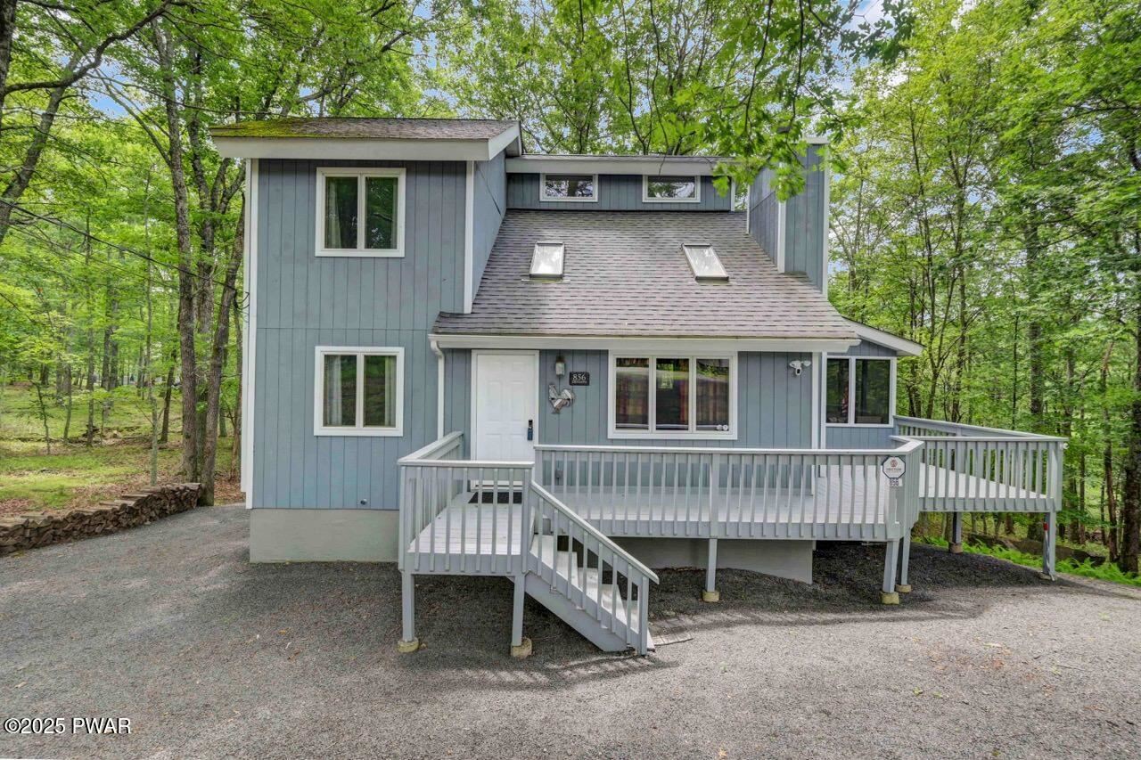 Contemporary Masthope Home for Sale—108 Minnow Court - Real Estate Masthope